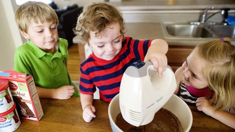 Cooking & Baking with Kids - BettyCrocker.com