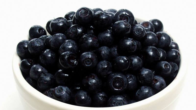 Blueberries: How to Pick, Cook and Bake - BettyCrocker.com